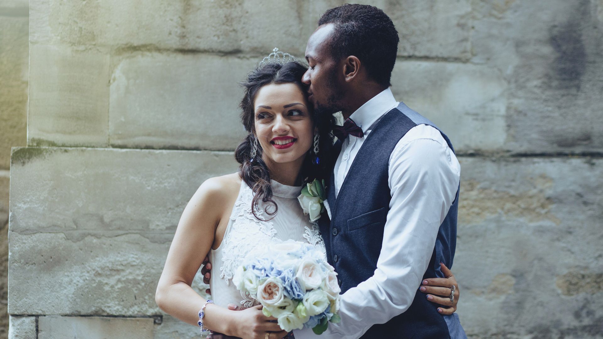 Planning a Weekday Wedding: Everything You Should Know