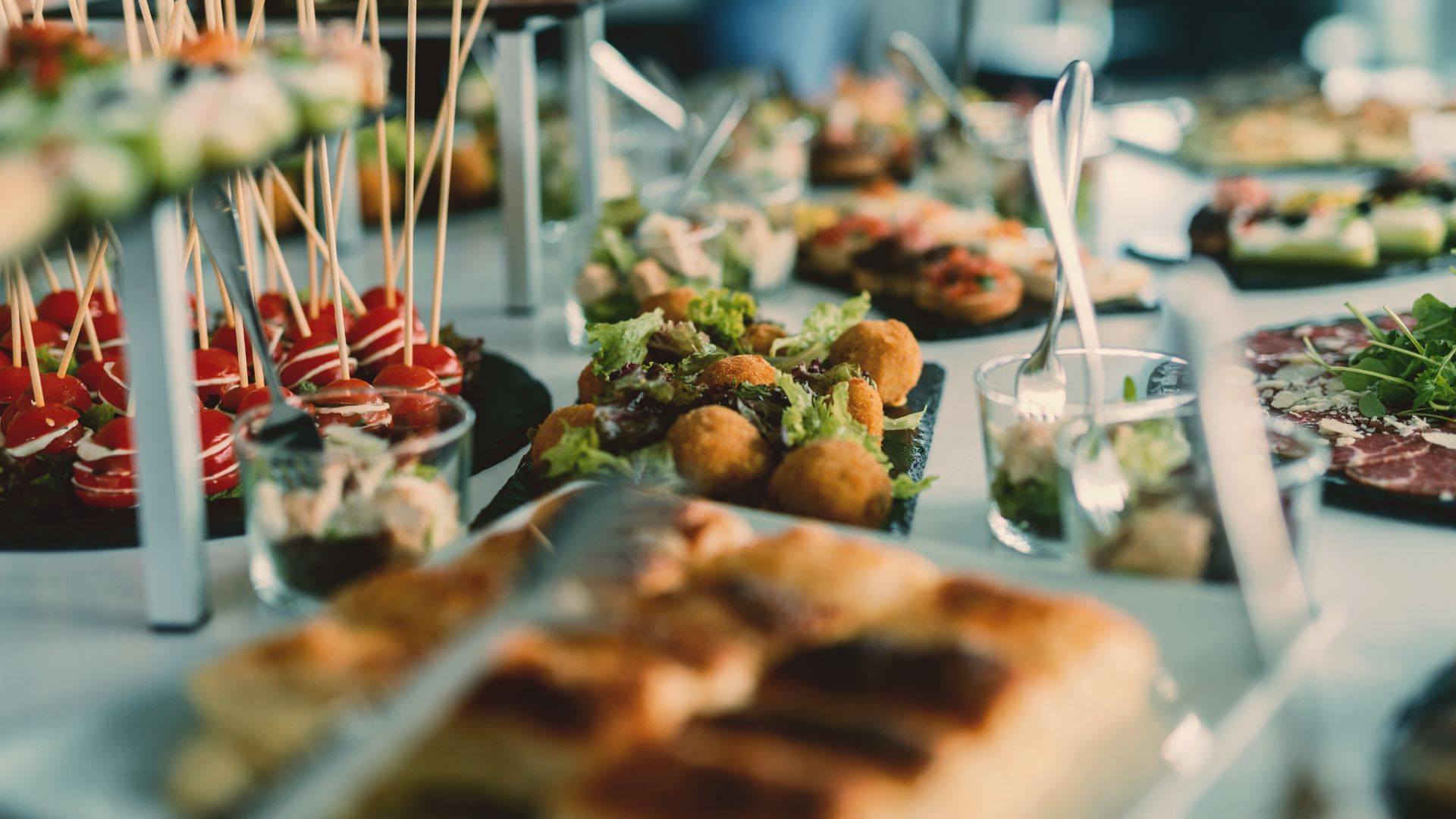 5 Money Saving Benefits of Planning a Brunch Reception